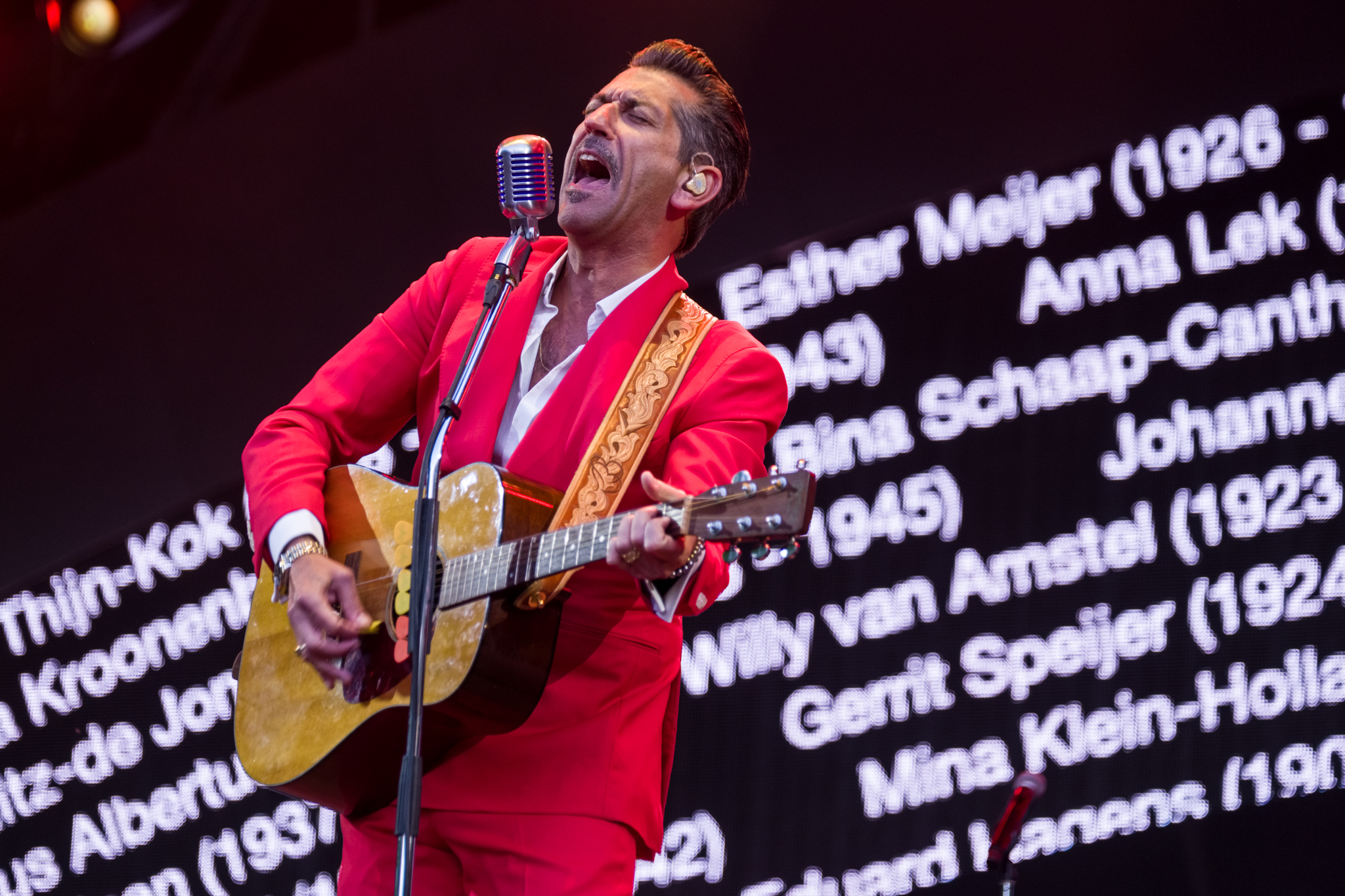 Danny Vera neemt publiek mee op een 'rollercoaster' - Bevrijdingspop